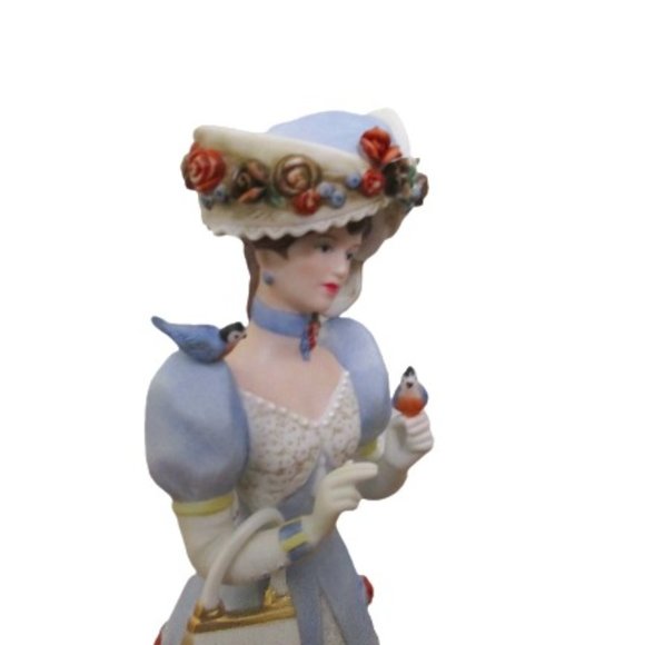 Mrs. ALBEE | Art | Avon Mrs Albee Full Size Award Figurine 997 | Poshmark